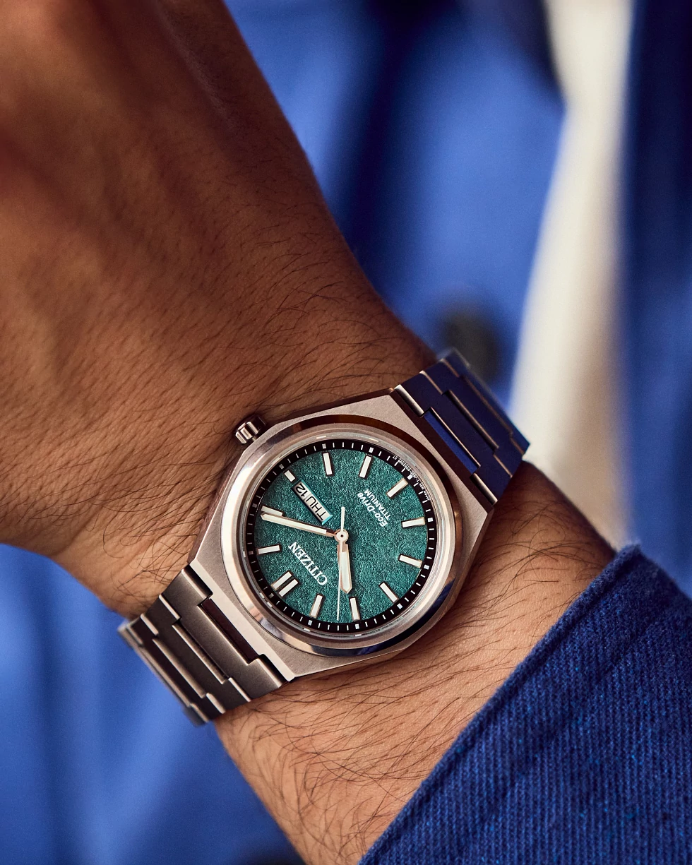 Zenshin Three-hand Green Dial Super Titanium Bracelet AW0130-85X | CITIZEN