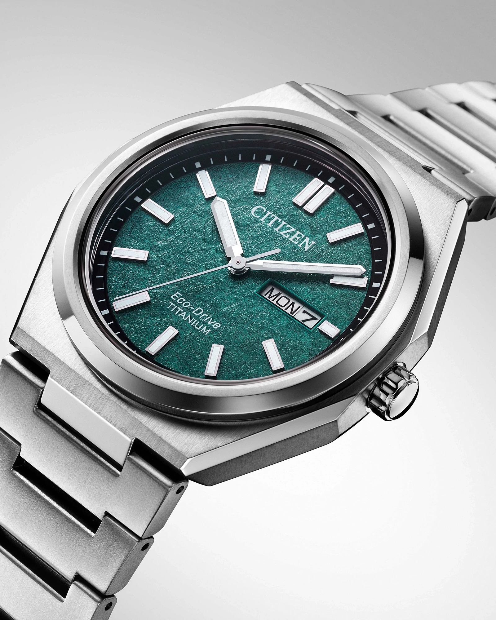 Zenshin Three-hand Green Dial Super Titanium Bracelet AW0130-85X | CITIZEN